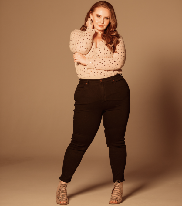 3 Go-To Plus Size Modeling Outfits For Auditions - How To Become A Plus ...